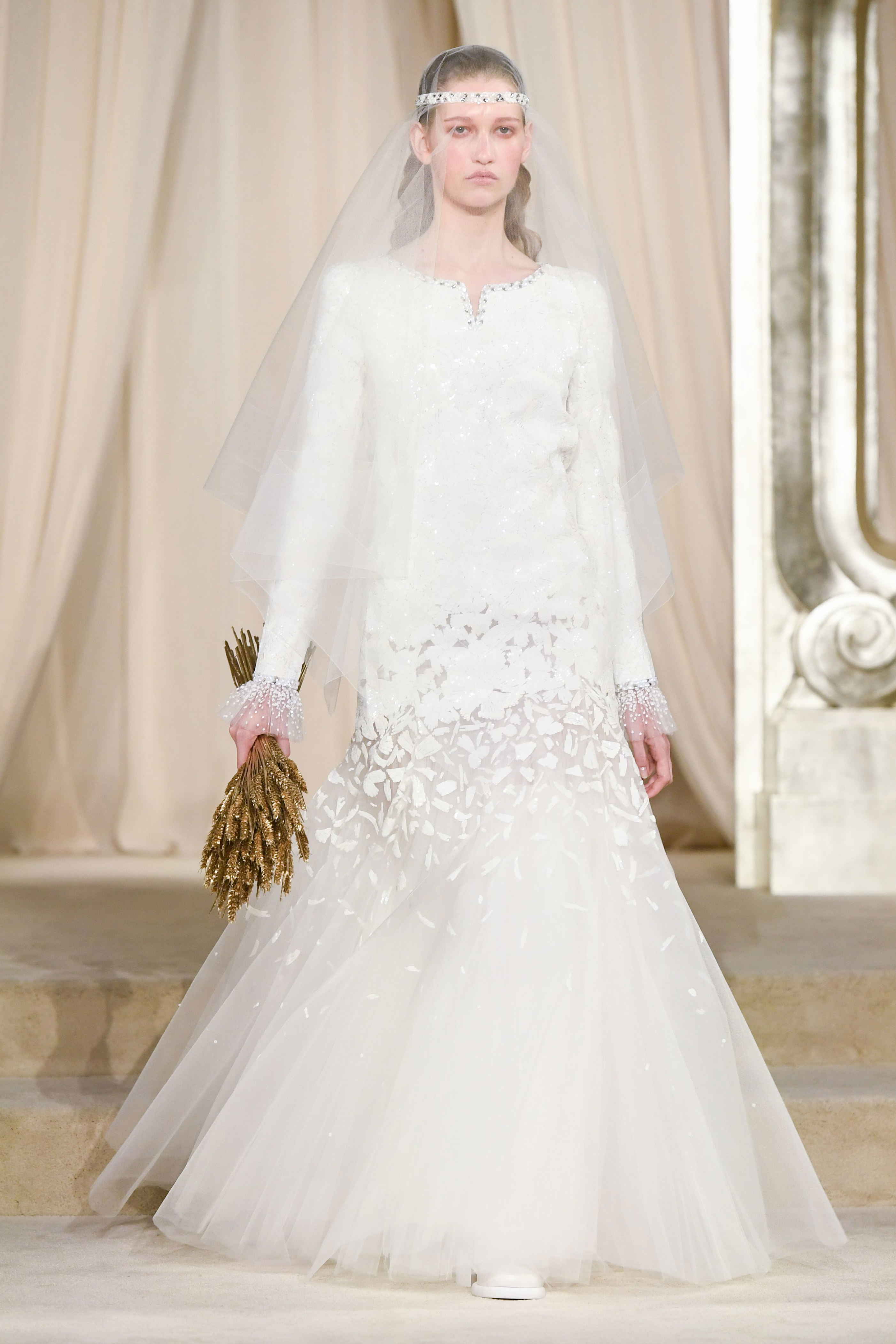 Chanel revient à ses fondamentaux avec un défilé haute couture dans le ...