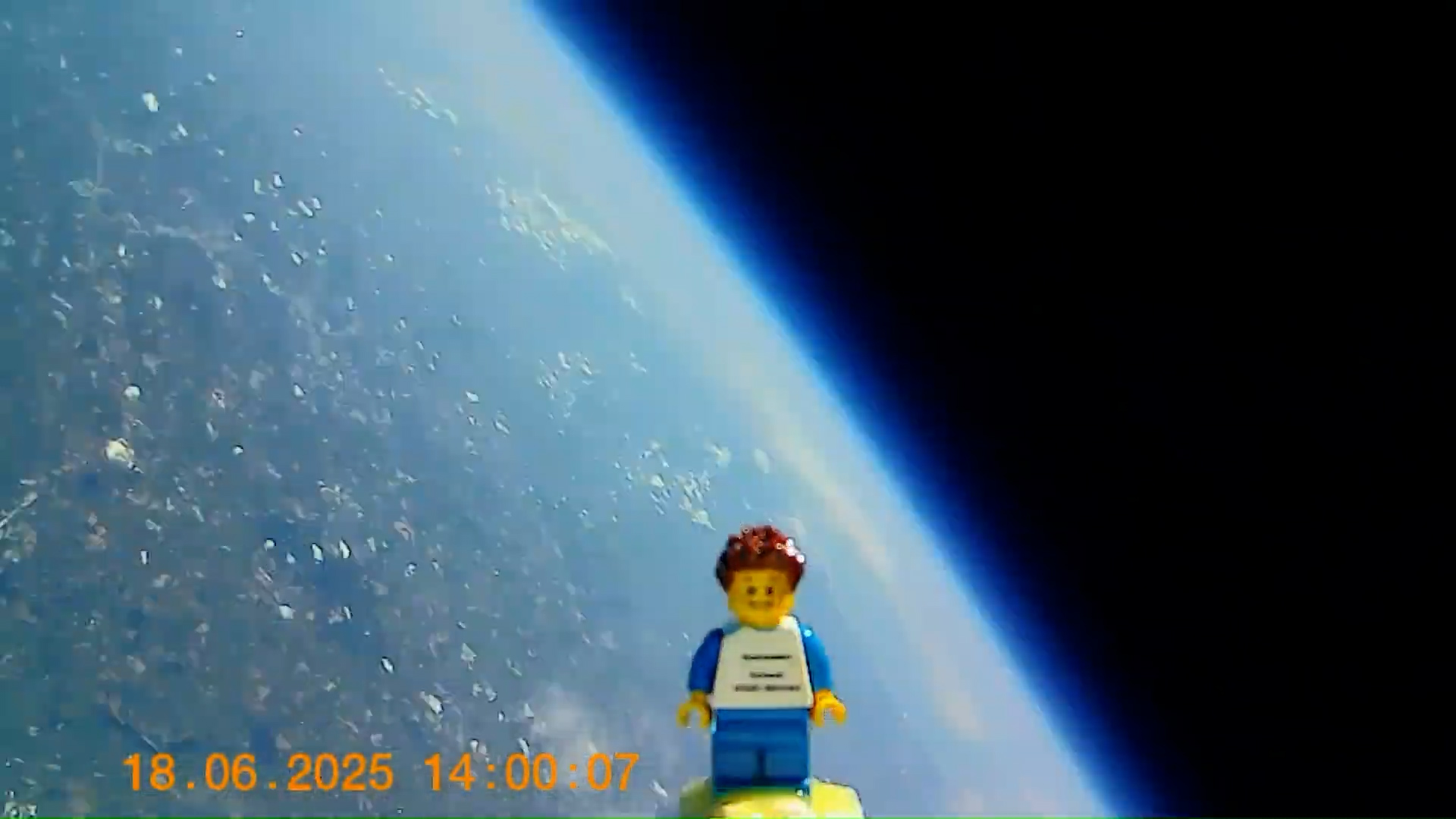 Ein Lego-Männchen wurde für ein Schulprojekt in den Weltraum geschickt