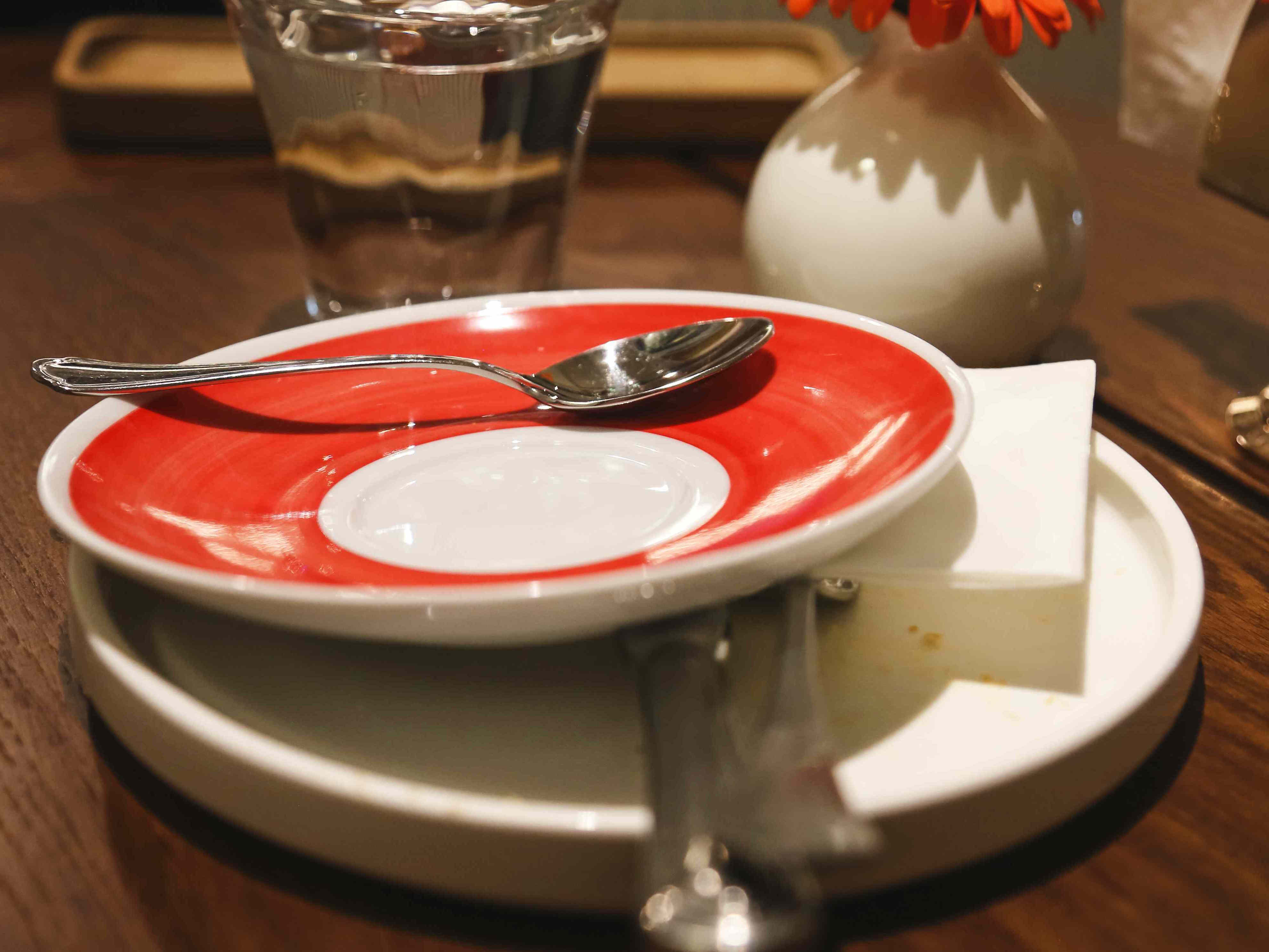 I Asked 3 Restaurant Pros If You Should Stack Your Plates After Eating ...