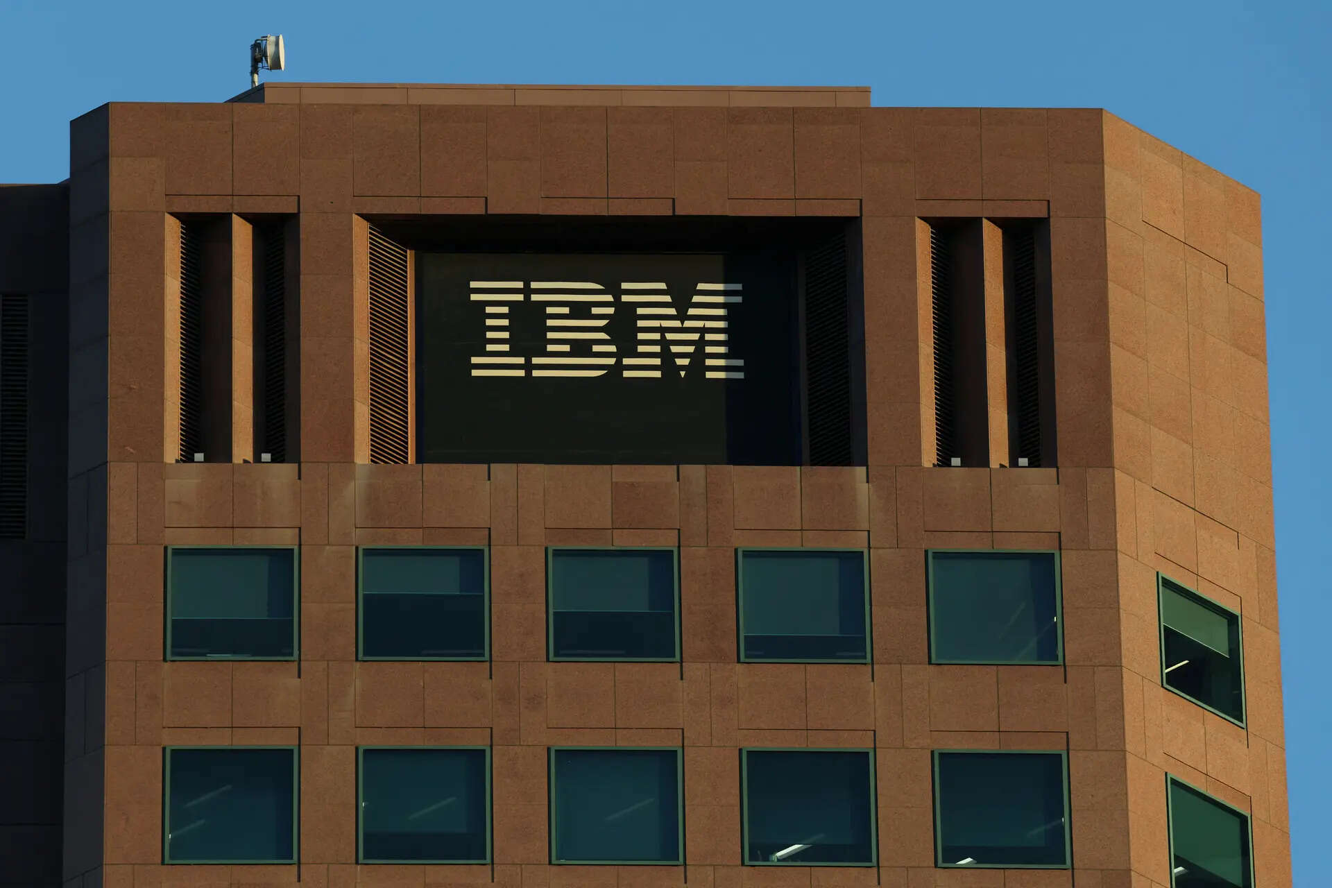 IBM rolls out new chips and servers, aims for simplified AI