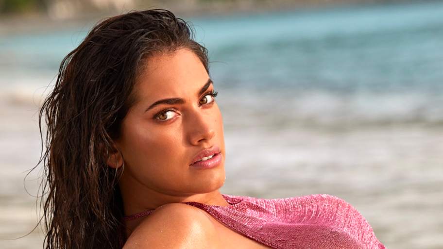 Lorena Durán Rang in the 2020s With an Unforgettable Photo Shoot Run at ...