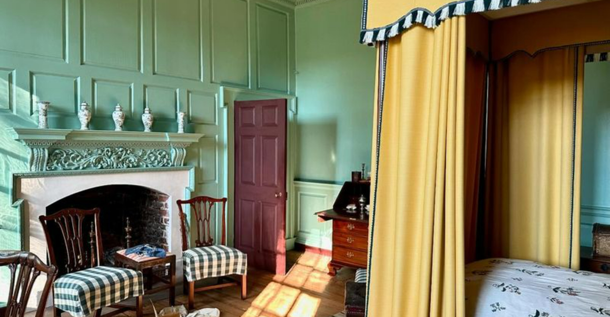 10 Types Of Antiques That Lose Value Over Time And 6 That Are Now ...