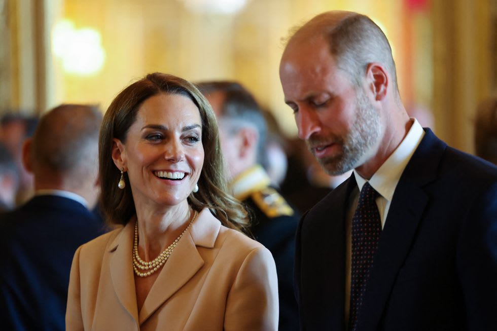 Kate pictured at special exhibition just hours before State Banquet as ...