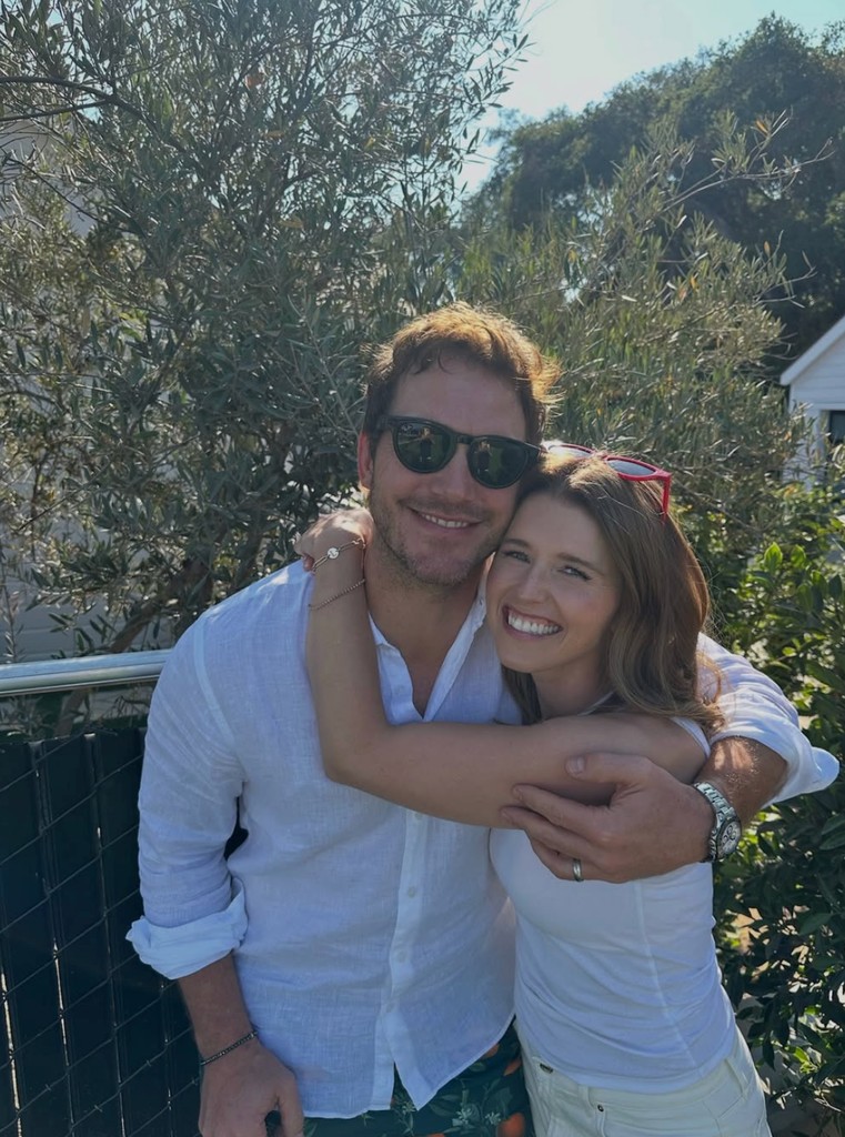 Katherine Schwarzenegger poses with mom Maria Shriver on idyllic family ...