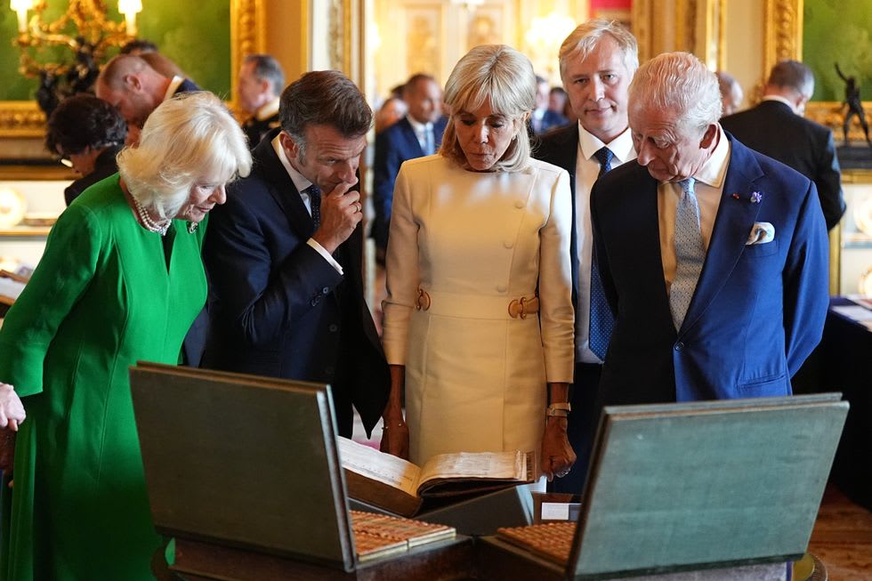 Kate pictured at special exhibition just hours before State Banquet as ...