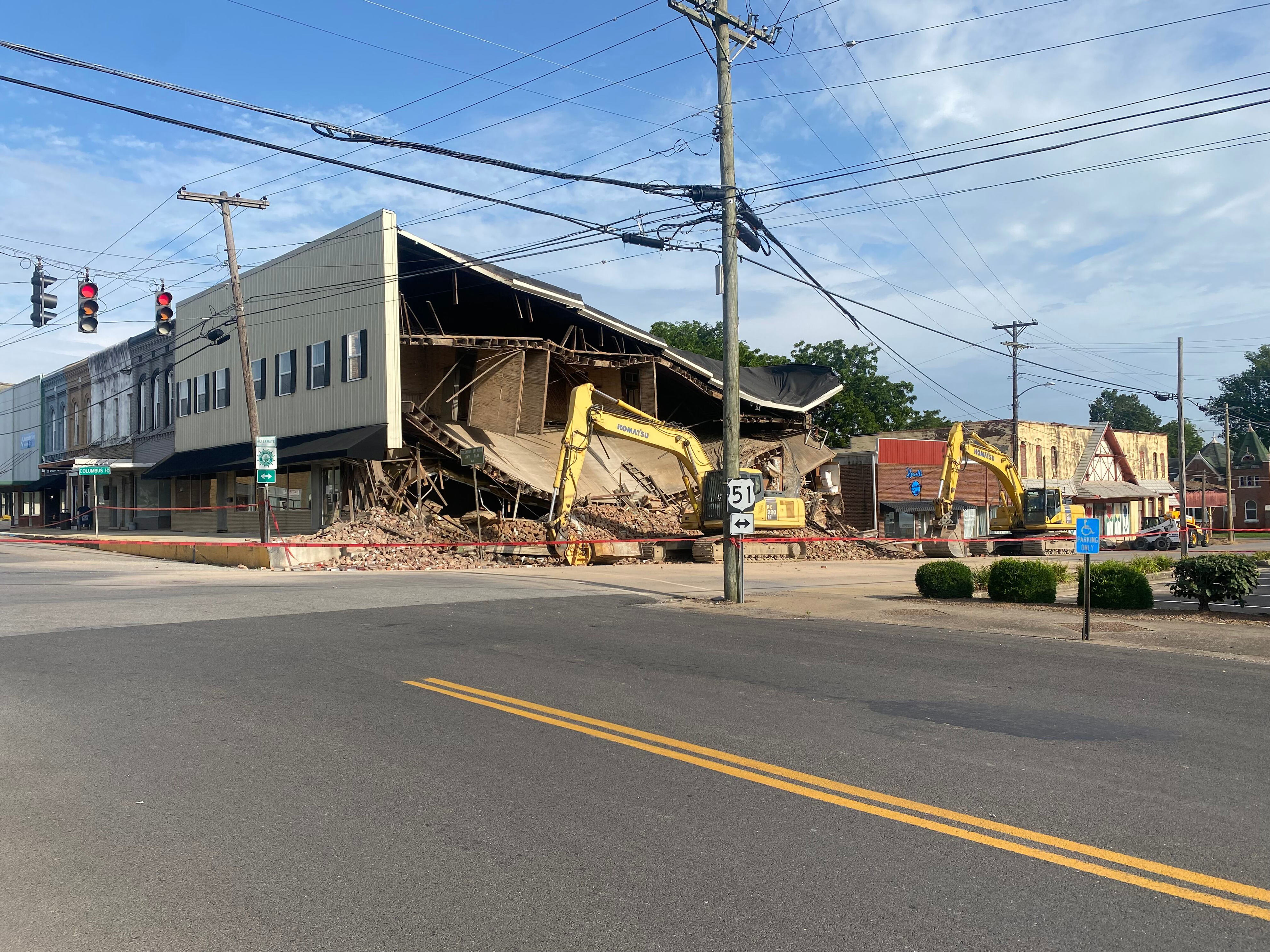 Building collapse causes additional road closure in Clinton, Ky.