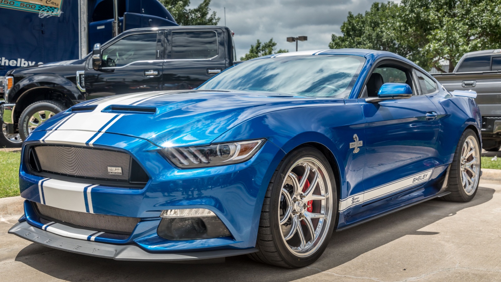 Mustang Dark Horse vs. Dodge Charger Scat Pack: How these muscle cars ...