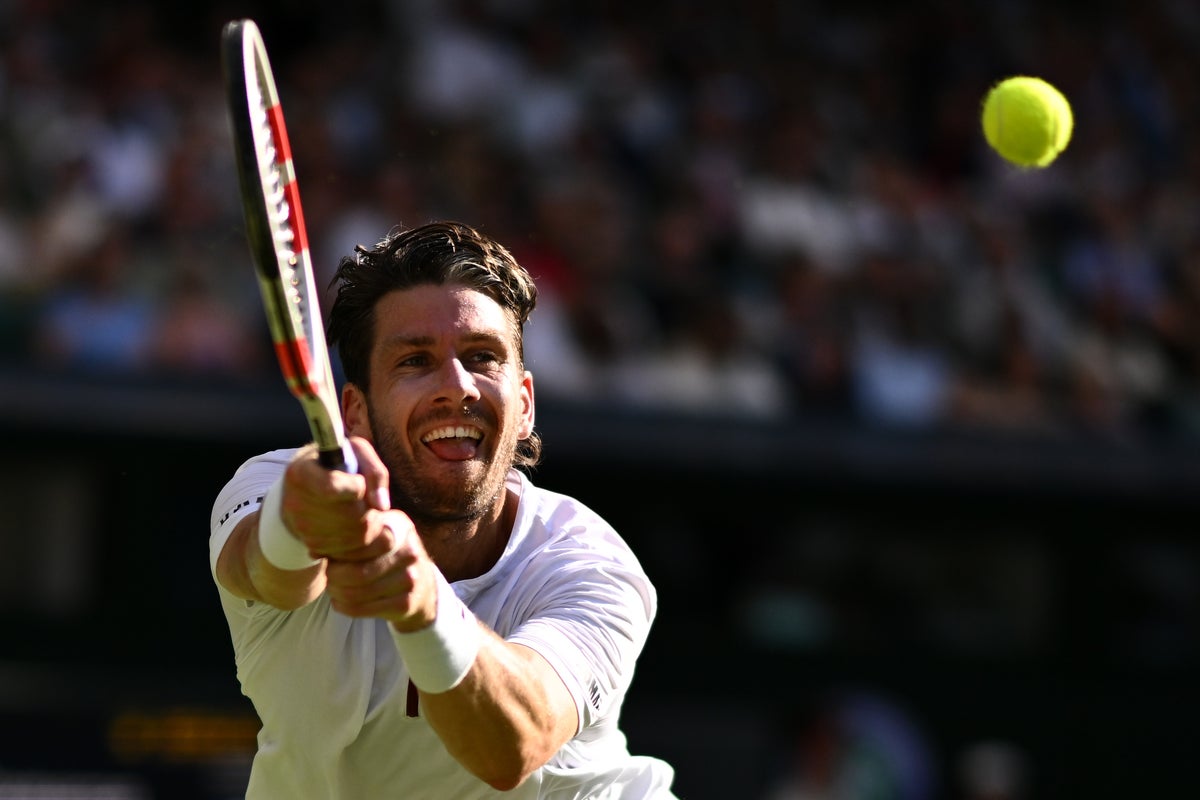Which British tennis players are still playing singles at Wimbledon?