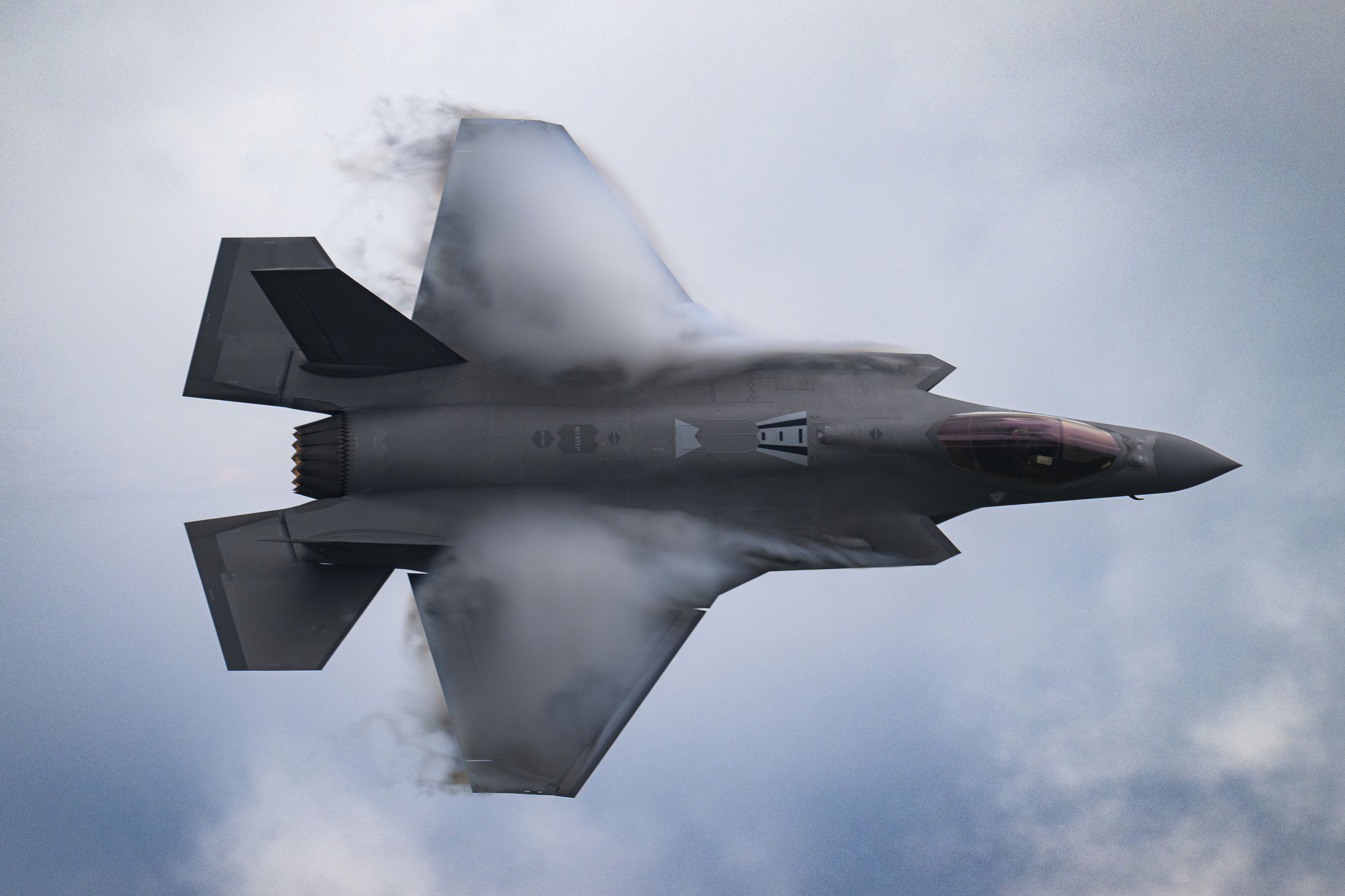 Former Air Force chiefs sound alarm about planned F-35, E-7 cuts