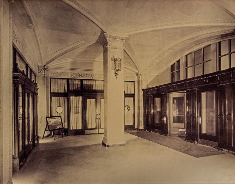 The Wrigley Building: the making of an icon