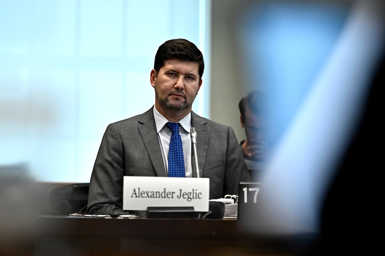 Decades-old problems are plaguing federal contracting system, watchdog says