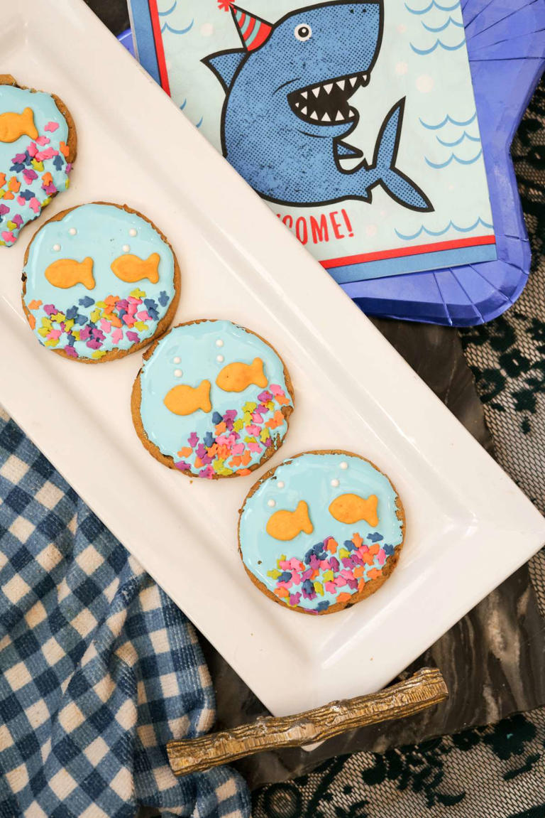 Dive Into Fun With These No Bake Gold Fish Cookies