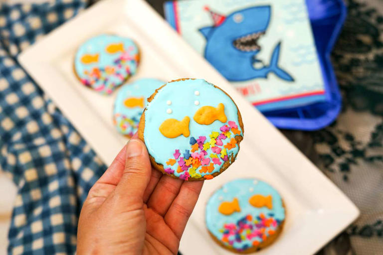 Dive Into Fun With These No Bake Gold Fish Cookies