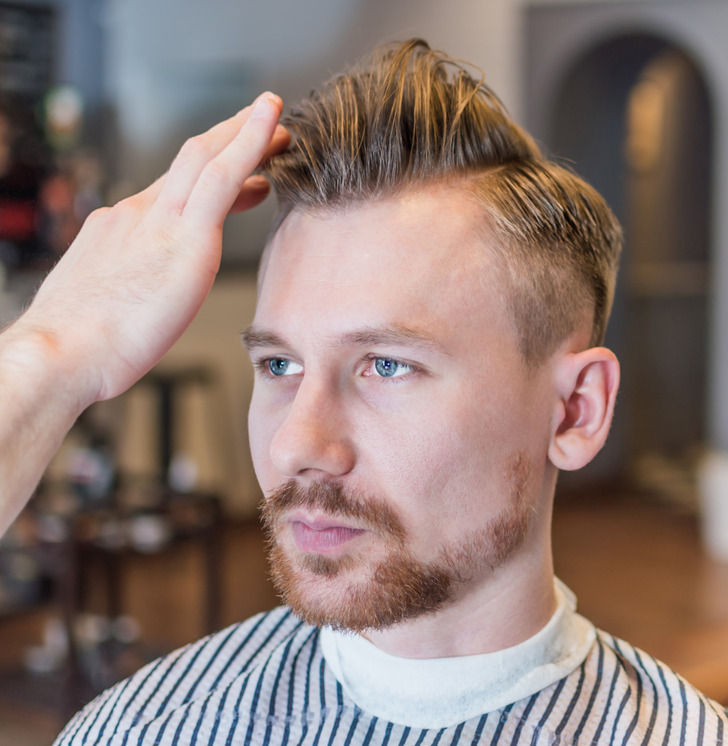 10 Tendances coiffure homme pour rester frais et stylé pendant l’été 2025