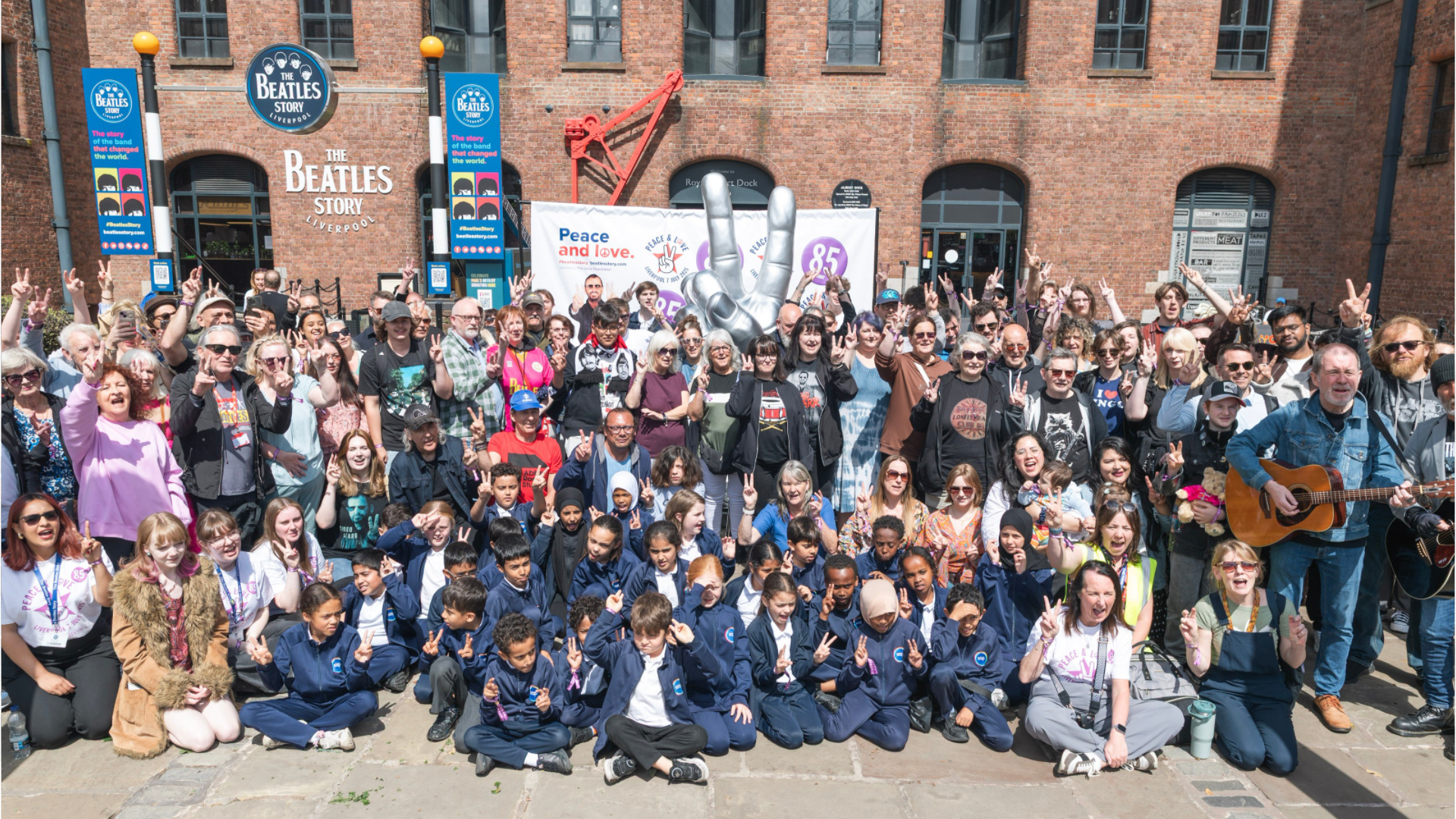 The Beatles Fans Send Ringo Starr A Message Of 'Peace And Love' On His ...