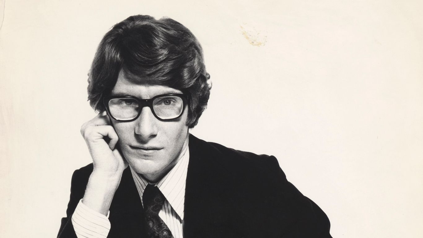 Yves Saint Laurent, couturier aux 1 000 visages, se raconte par la photographie aux Rencontres d ...