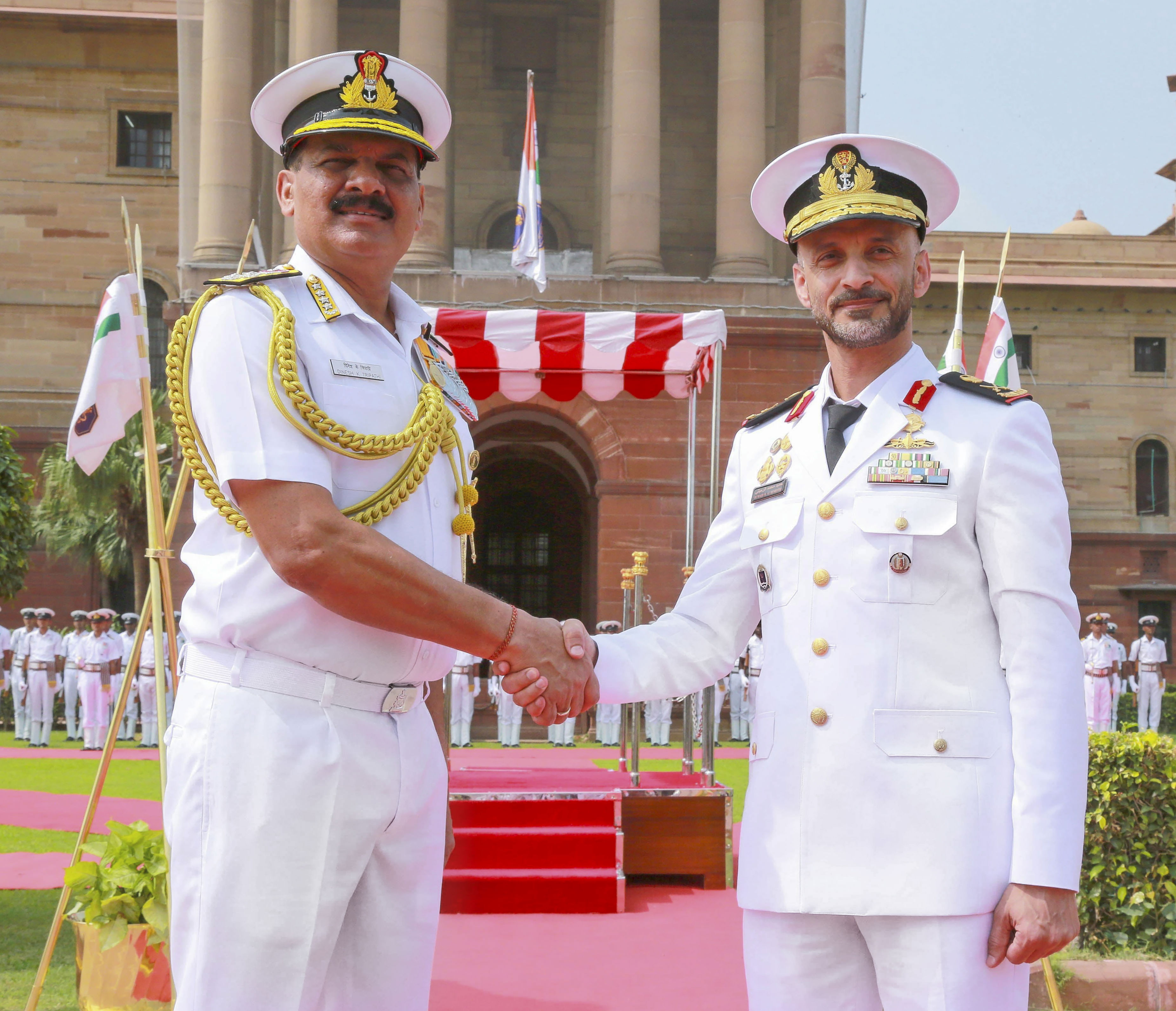 Commander of UAE Naval Forces holds talks with CDS, Navy Chief to boost ...