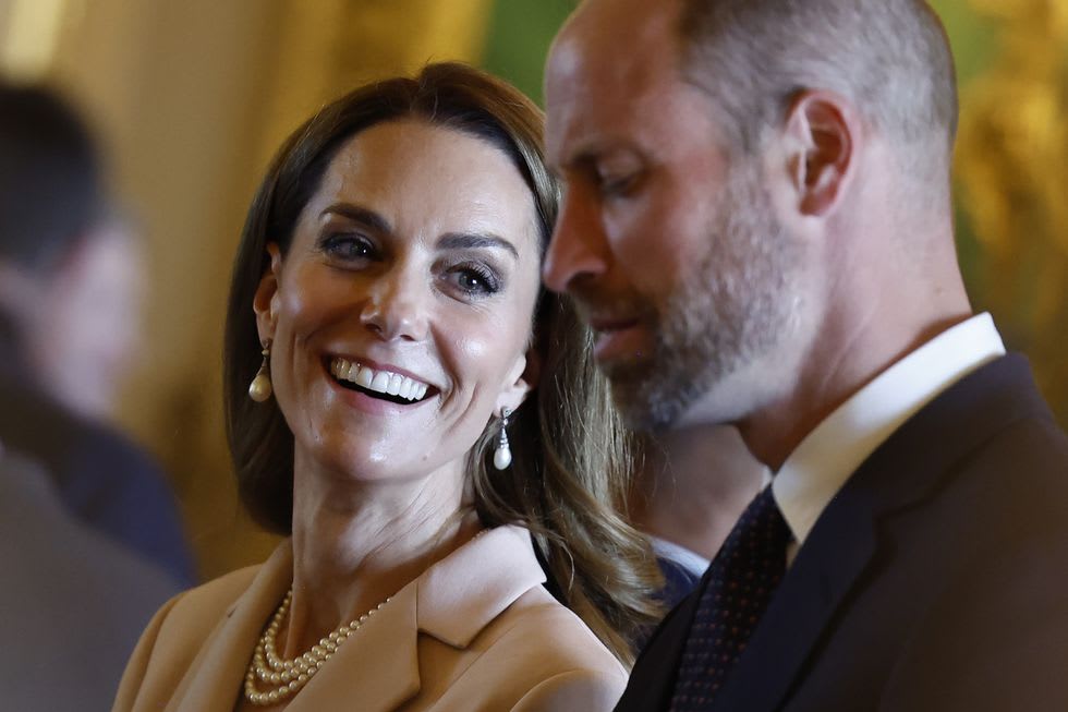 Kate pictured at special exhibition just hours before State Banquet as ...