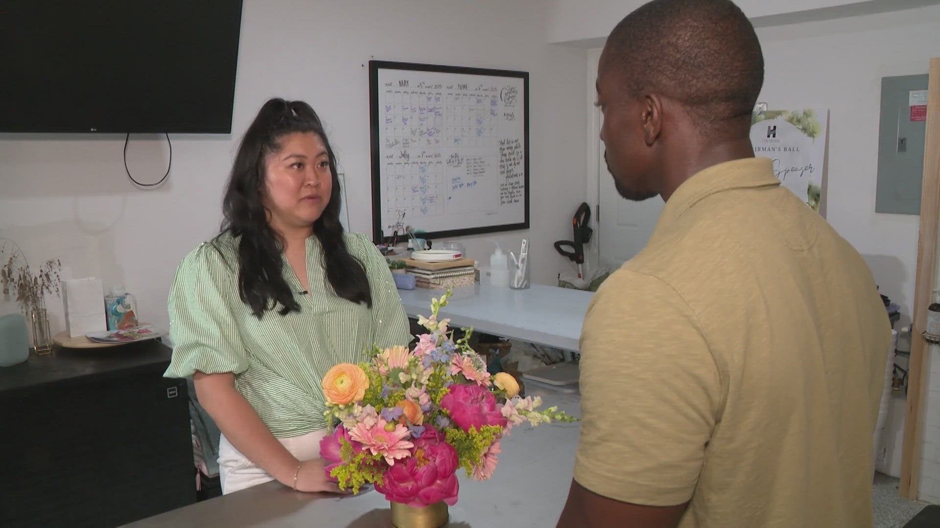 Texas woman making flower arrangements for families who lost loved ones