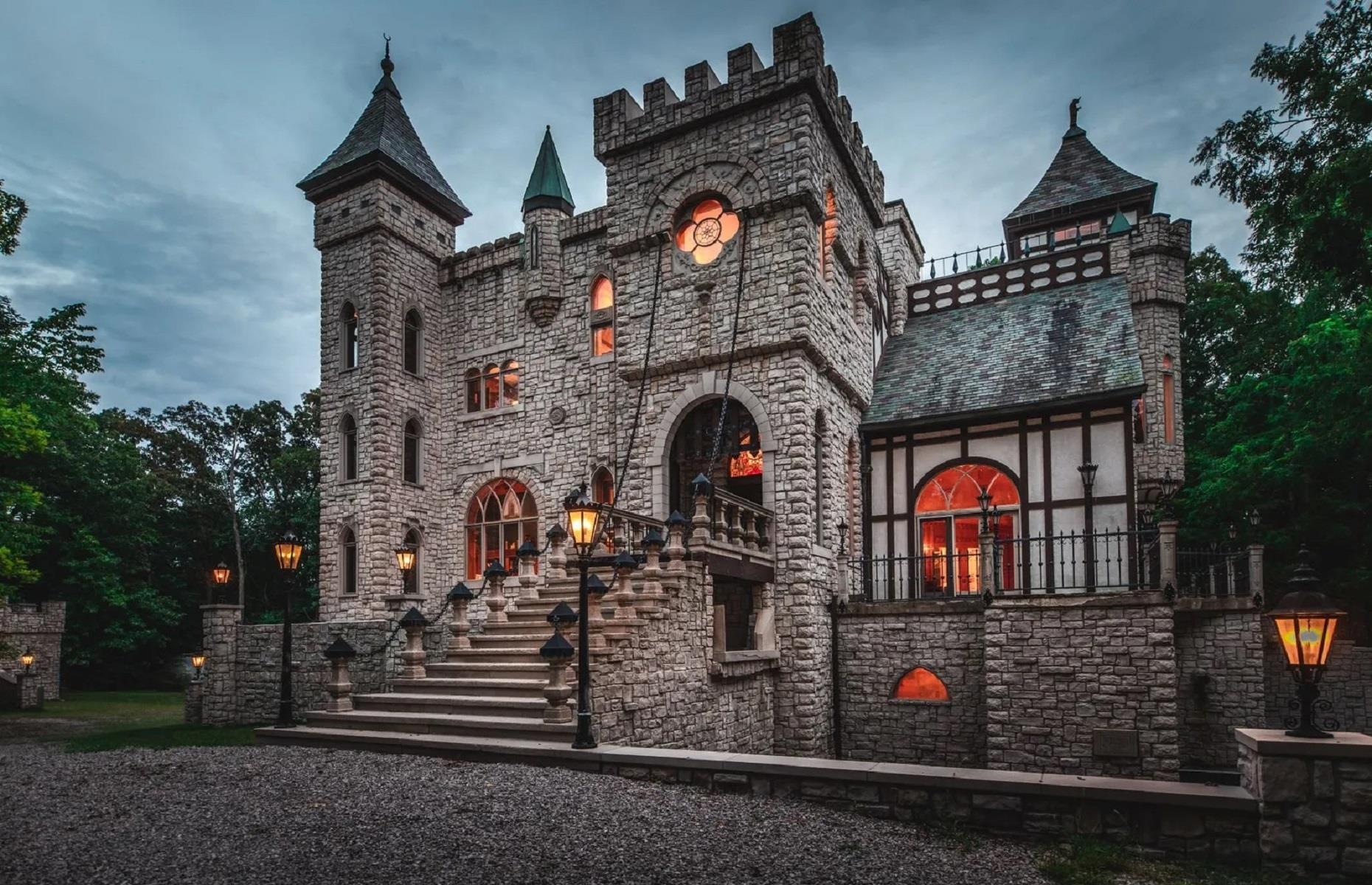 10 magical castles built in North America