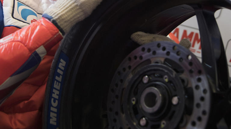 What Causes 'Chicken Strips' On Motorcycle Tires? (And How Can You ...