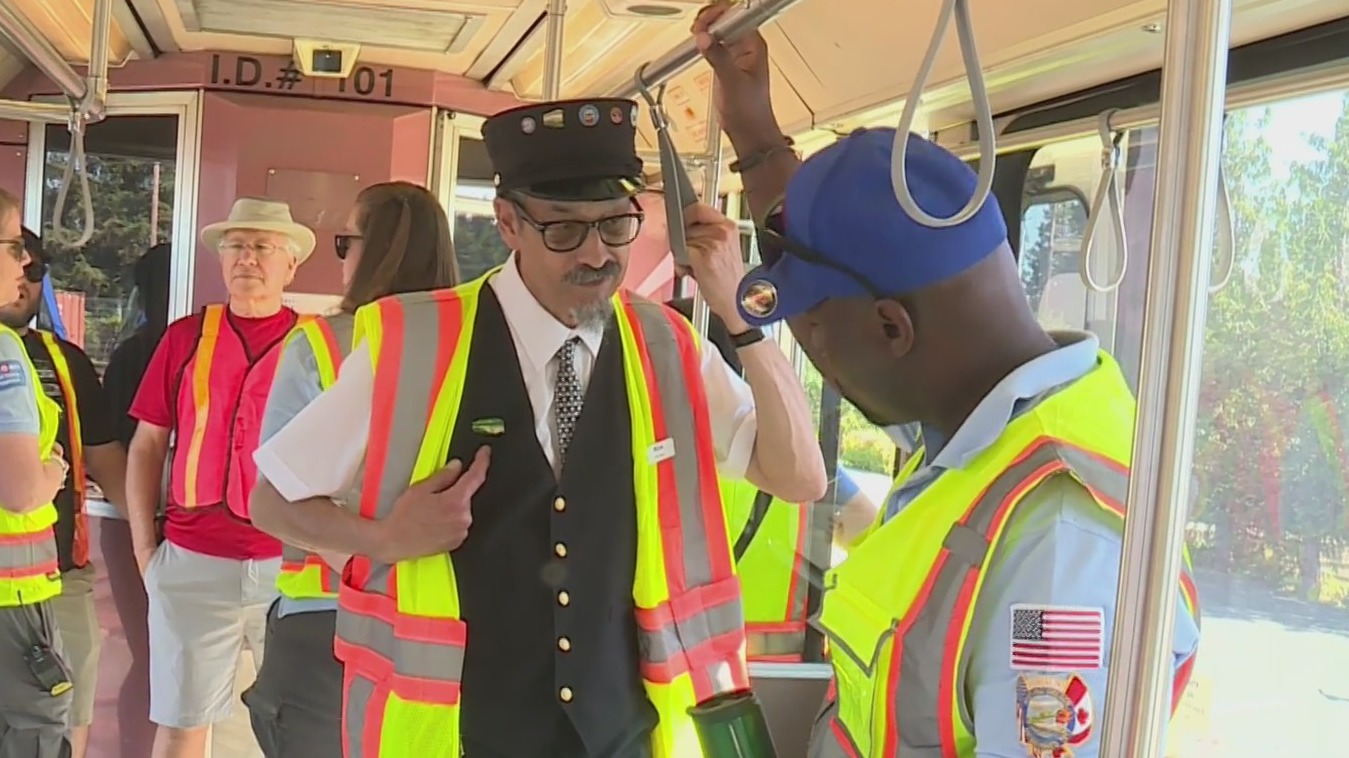 Portland's oldest TriMet MAX car retires