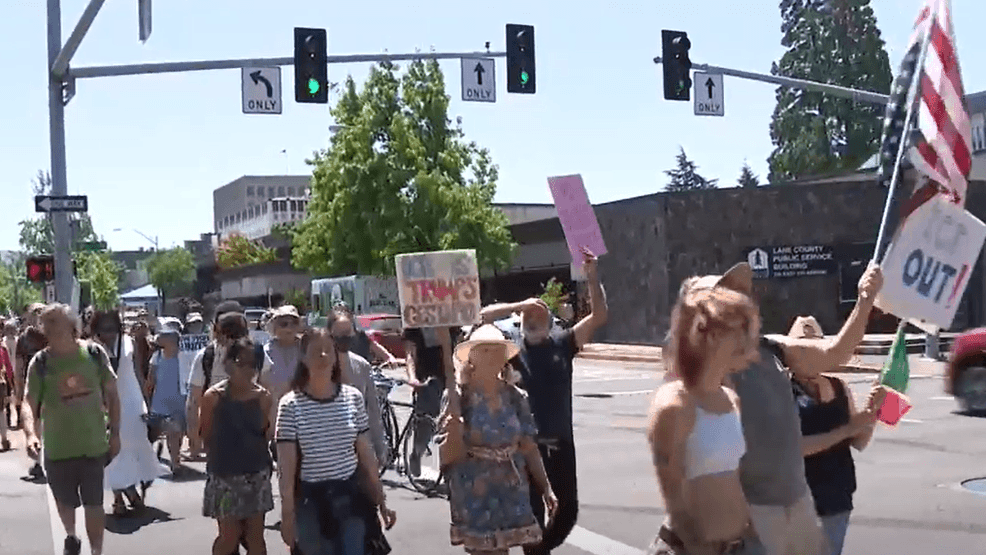 Protesters rally at Eugene Federal Building, demand transparency from ...