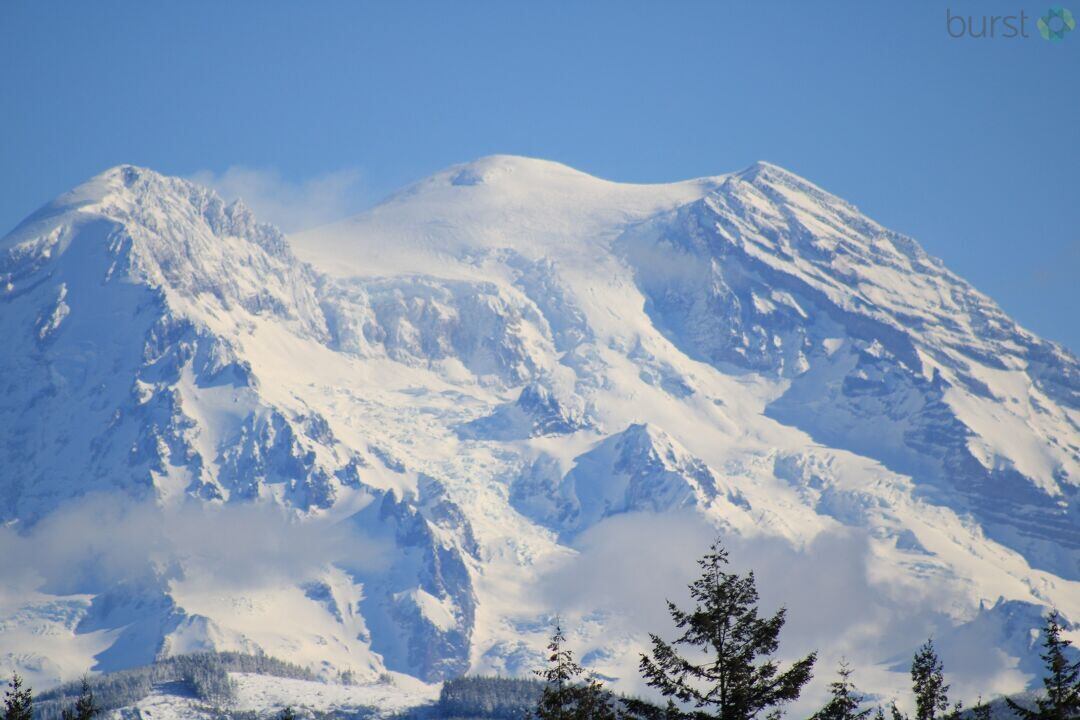 More than 400 small quakes shake Mount Rainier in unusual seismic swarm