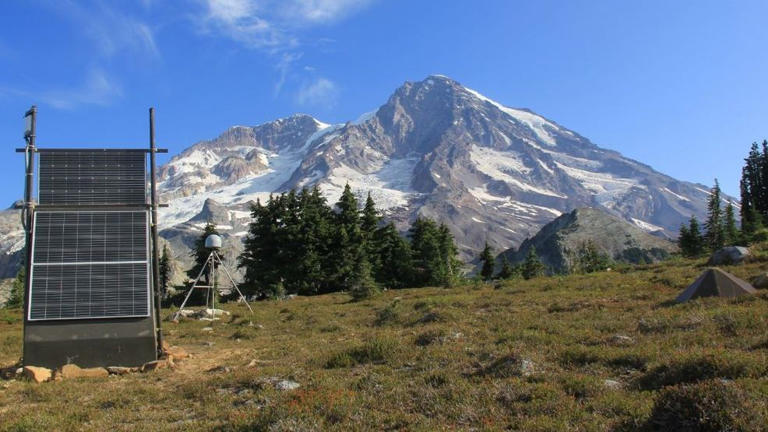 Hundreds of small earthquakes rattle Mount Rainier Tuesday morning