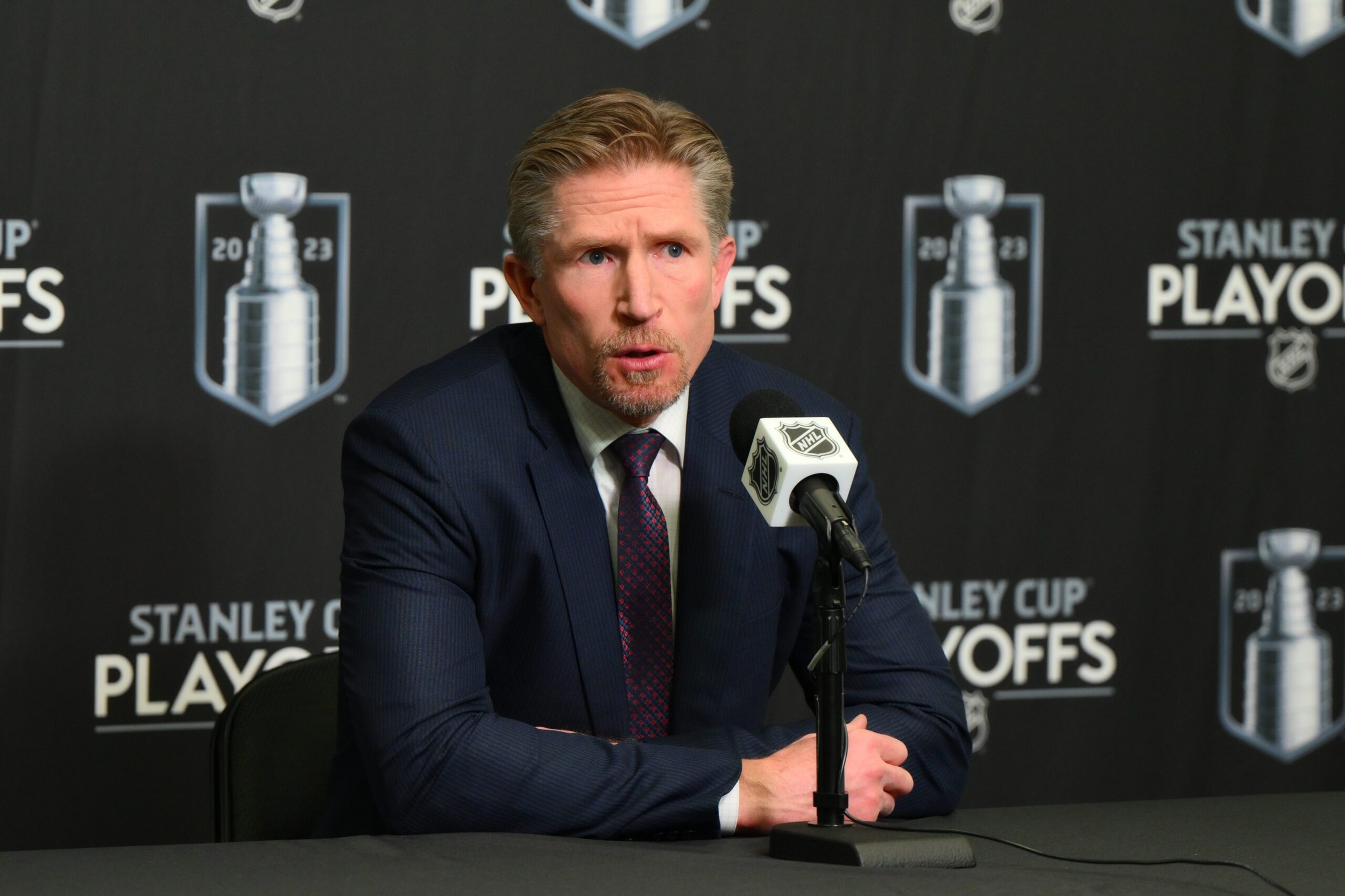 Avalanche hire Dave Hakstol as assistant coach