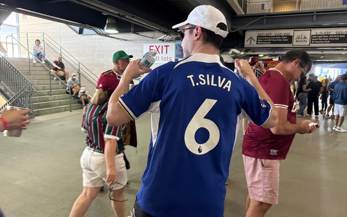 Clima amistoso e idolatria por Thiago Silva marcam Fluminense x Chelsea