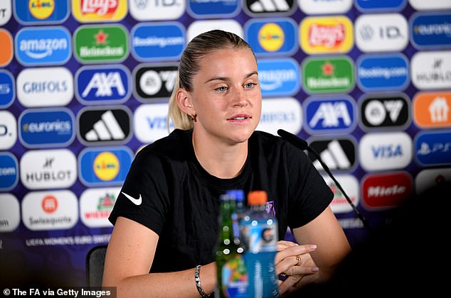 Dutch star Vivianne Miedema sends warning to girlfriend Beth Mead as ...