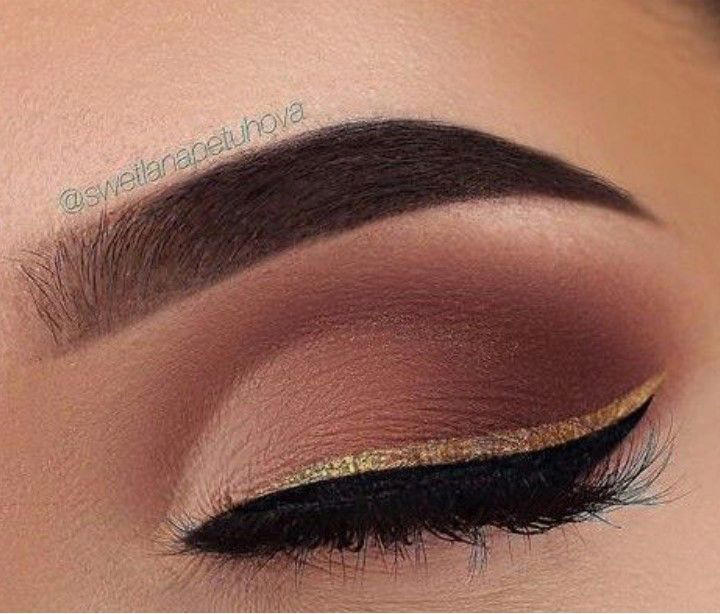 Cómo se hace el delineado doble que las amantes del makeup quieren replicar