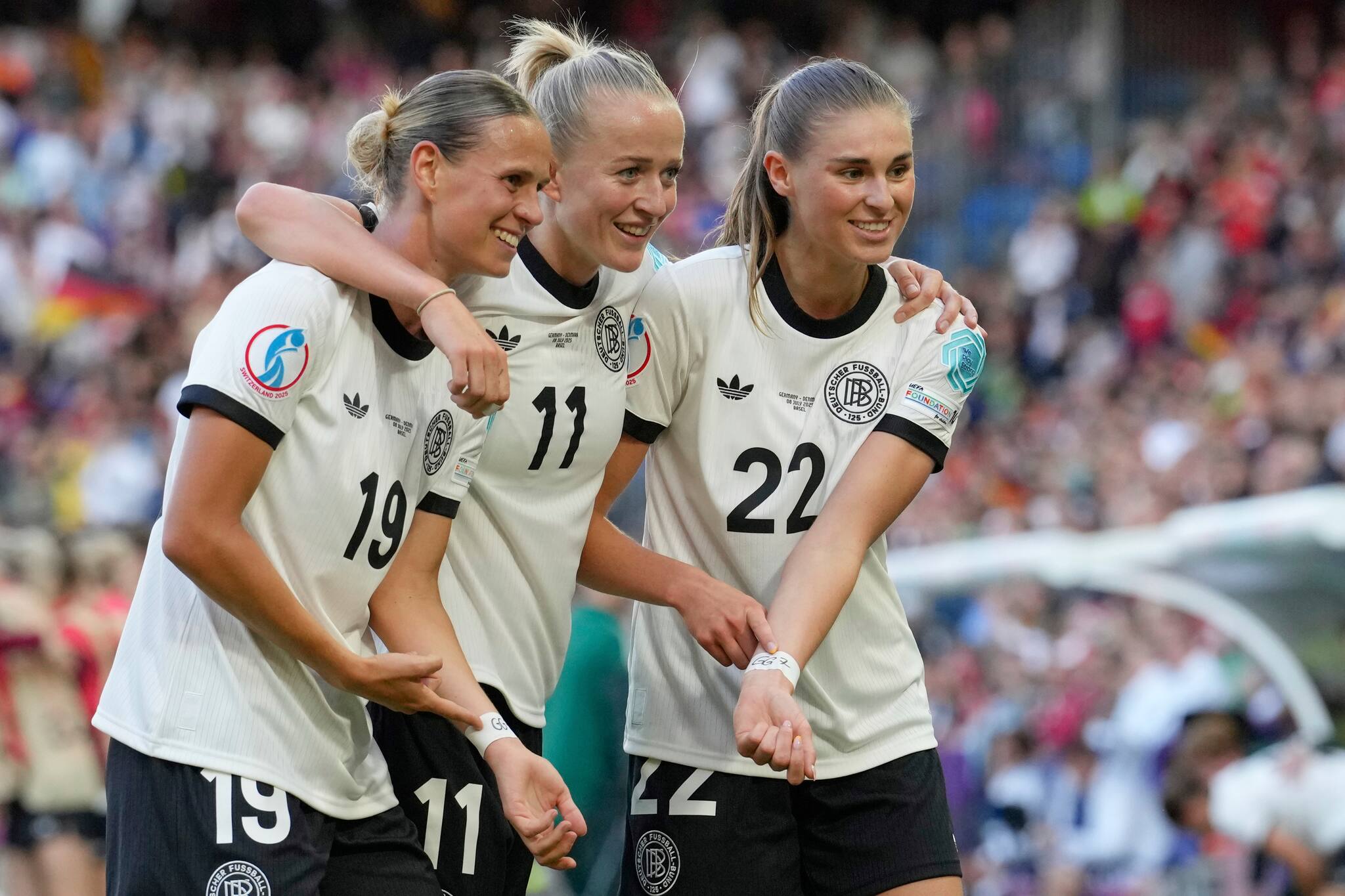 Frauen-EM 2025: DFB-Frauen erreichen Viertelfinale mit Sieg gegen Dänemark