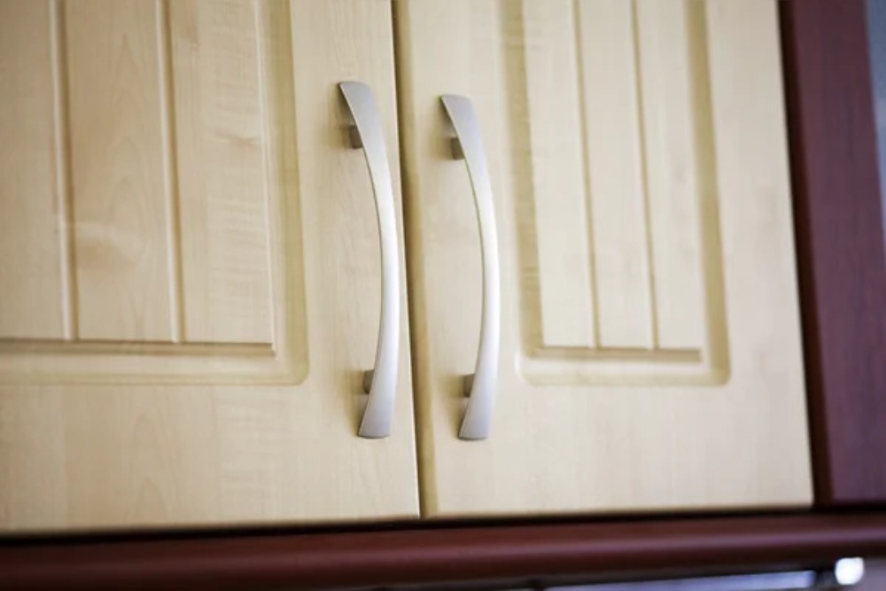 15 Quick Fixes for Sticky Cabinet Doors