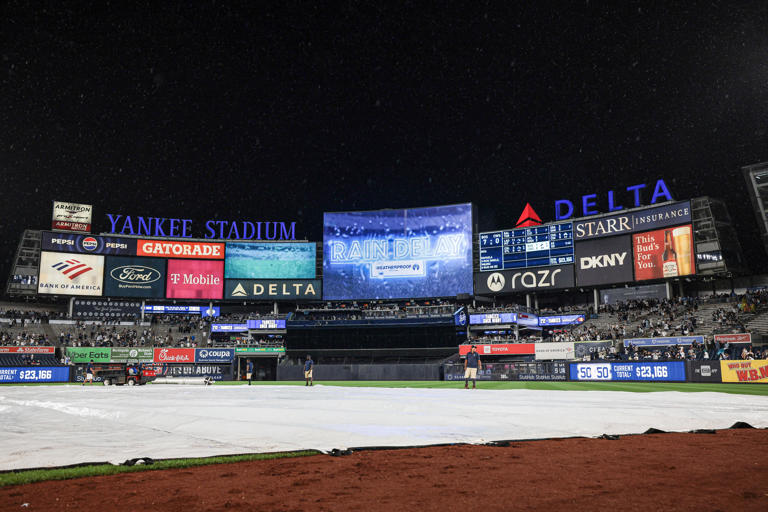 Yankees game vs Mariners restarts after delay in 5th inning for heavy rain