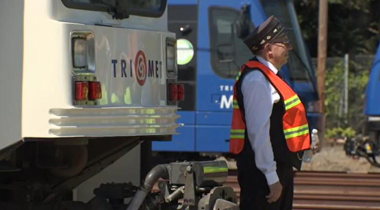 TriMet donates MAX car to Oregon Electric Railway Museum
