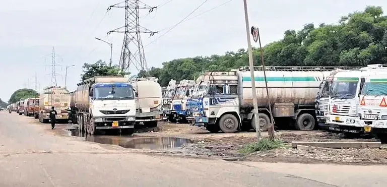 Odisha Drivers’ Mahasangha strike hits oil, LPG transport in Paradip