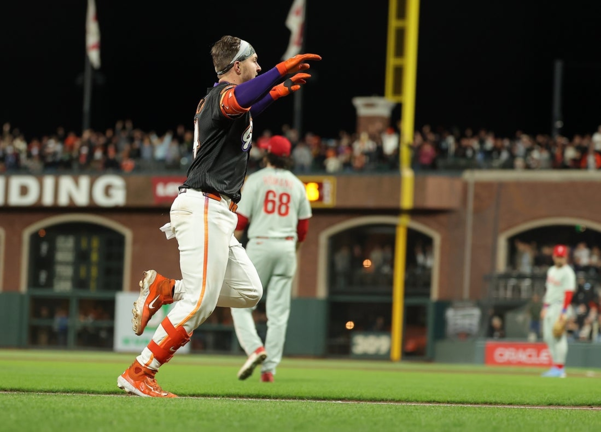 Giants walk off Phillies on Patrick Bailey's 3-run, inside-the-park homer