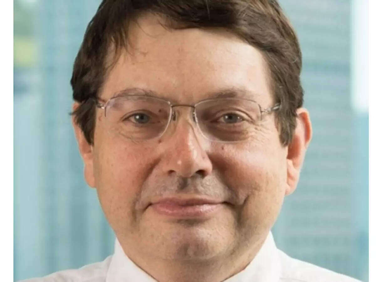 Steve Englander sees gold rallying to $4,000 by 2026 despite volatility