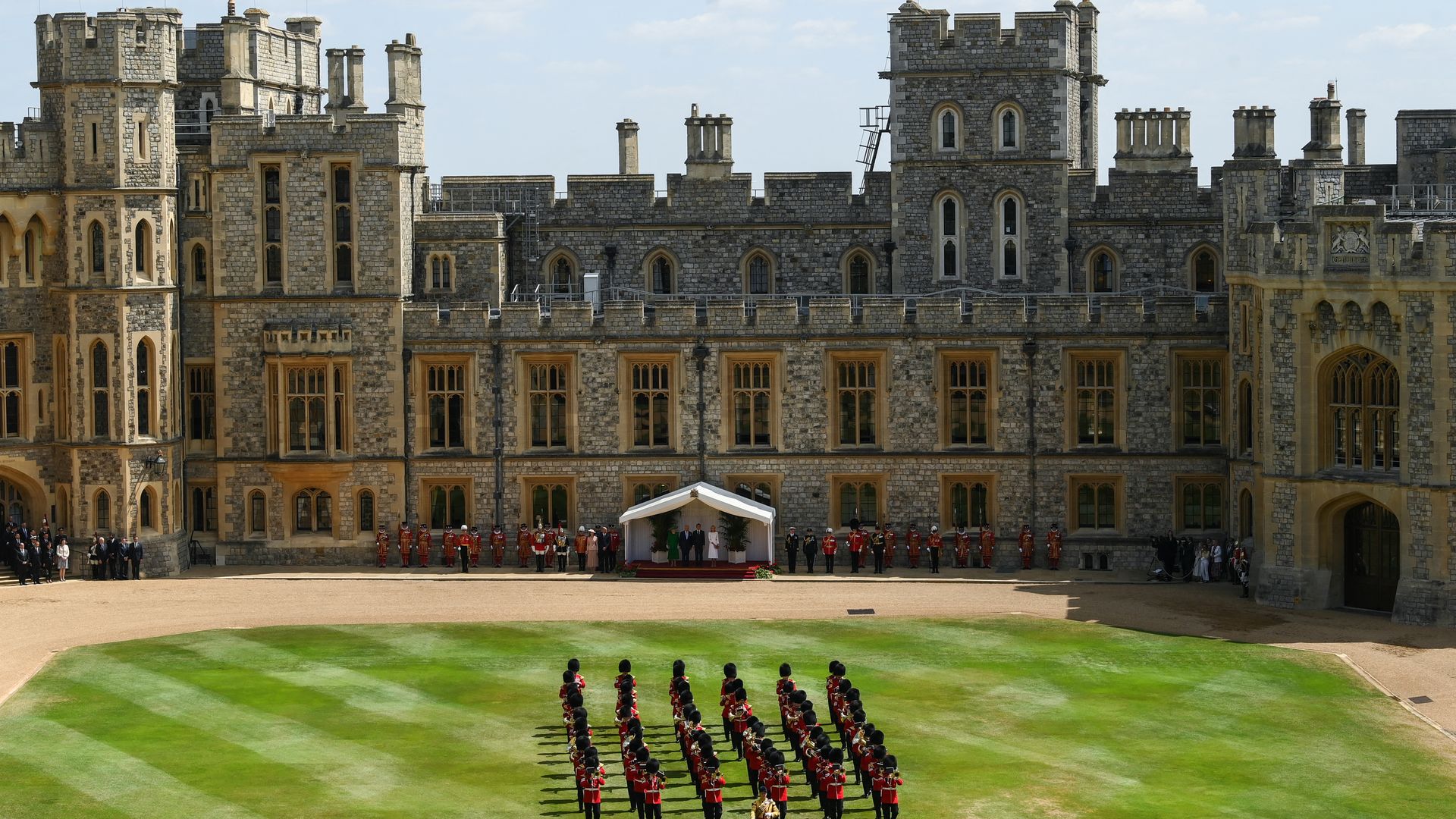 El palacio habitado más antiguo del mundo: así es Windsor, donde Macron ...