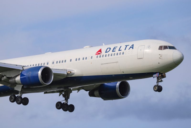 Battery fire forces Florida-bound Delta flight to make emergency landing