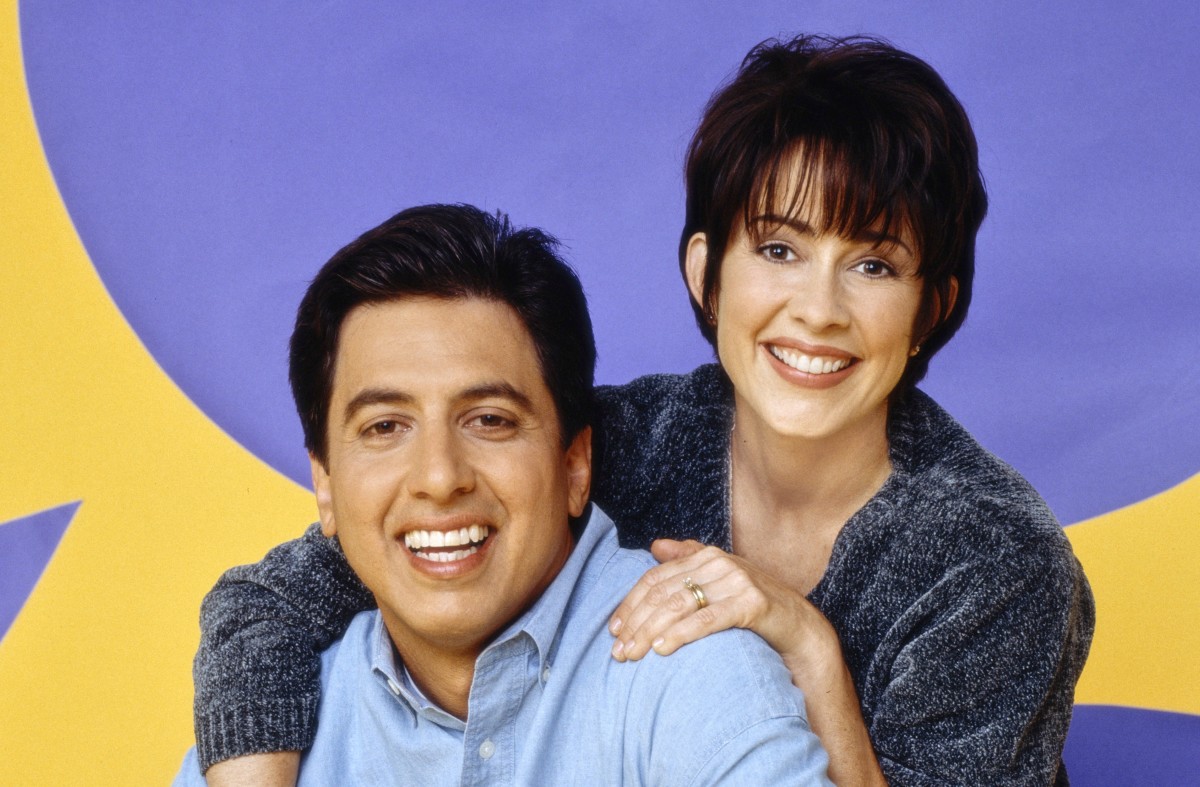 Legendary Sitcom Actress, 67, Embraces Gray Hair While Flaunting ...