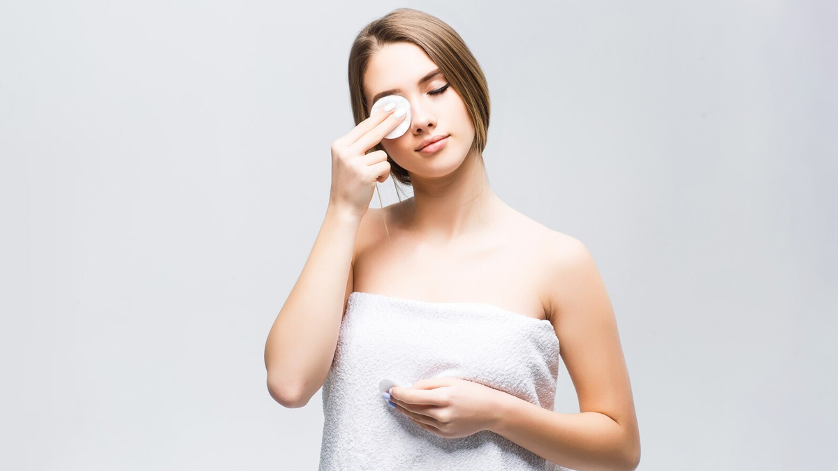 You Wash Your Face But Not Your Eyelids? Here’s Why That Might Be A Problem