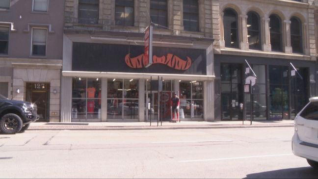 What's Inside? Longtime downtown Cincinnati business uncovers old walk ...