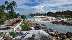 Pantai Parai Tenggiri: Destinasi Hits di Bangka yang Punya Rock Island ...