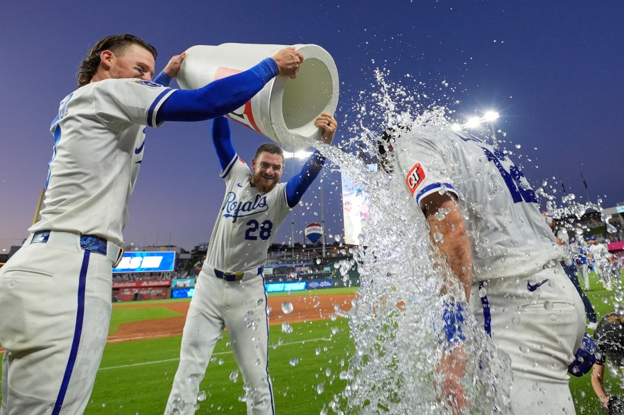 Loftin’s walk-off single pushes Royals past Pirates