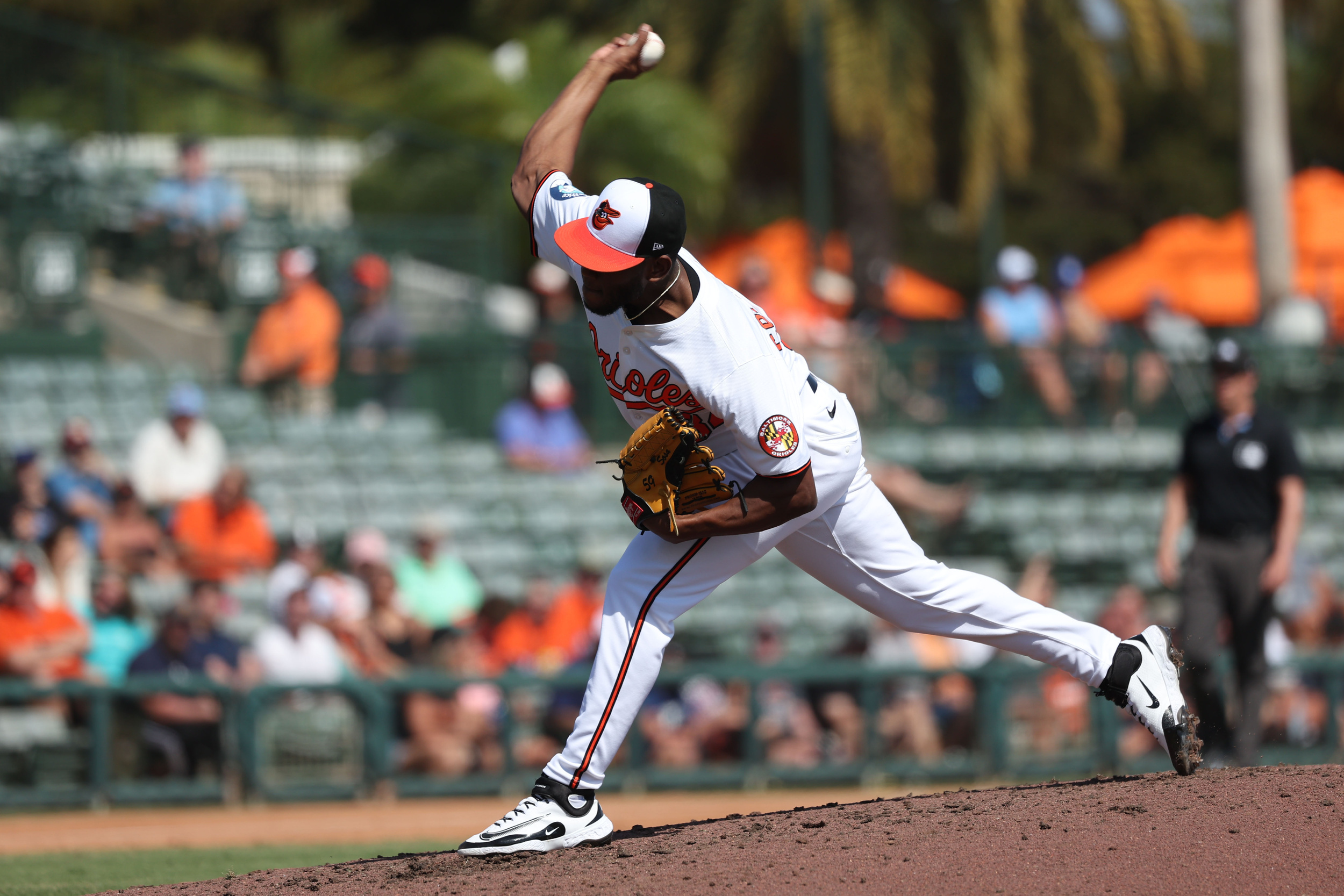 Minor-league pitcher bizarrely balks in run due to thunder