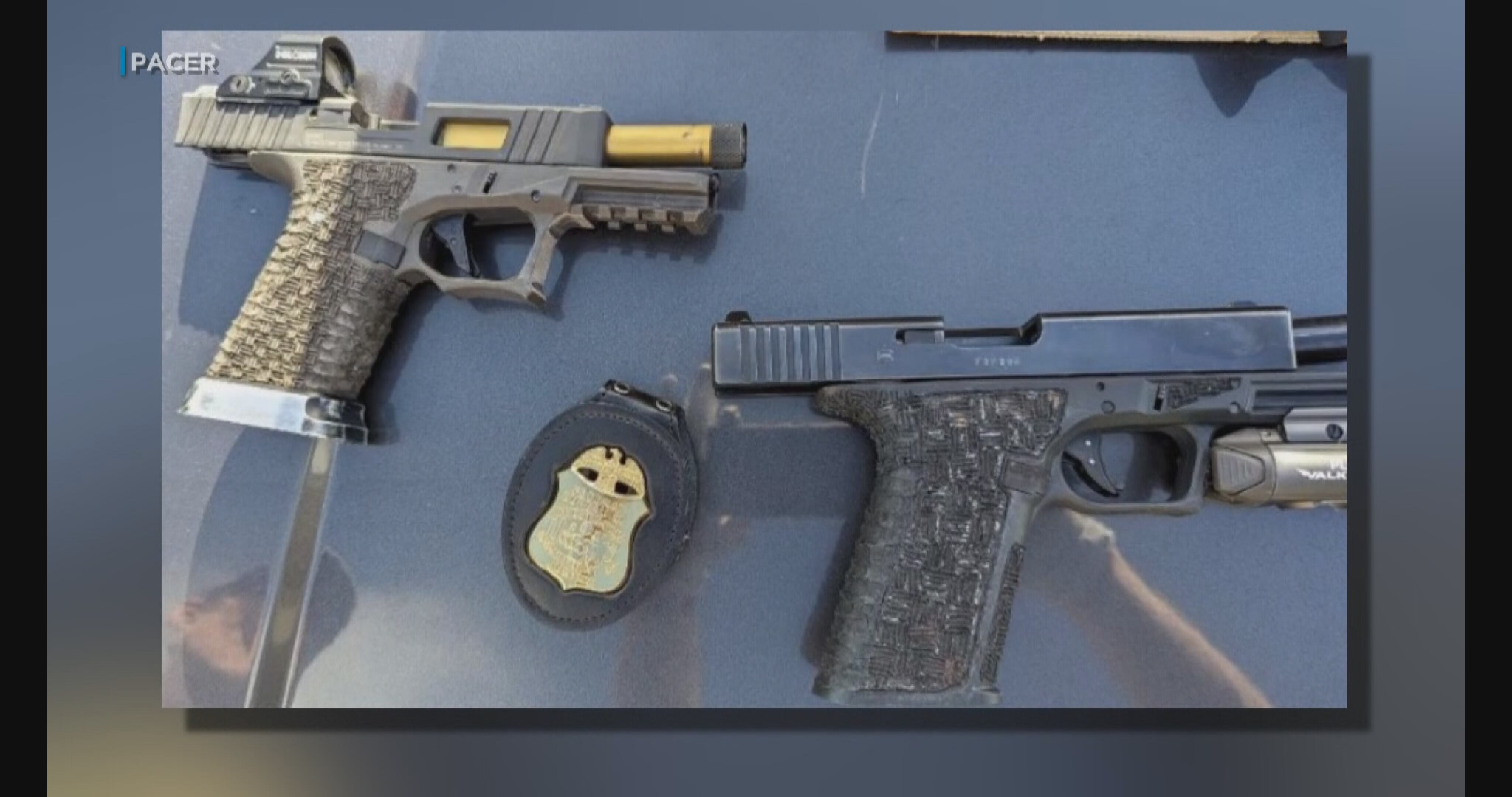 An FBI impersonator has made a deal with prosecutors