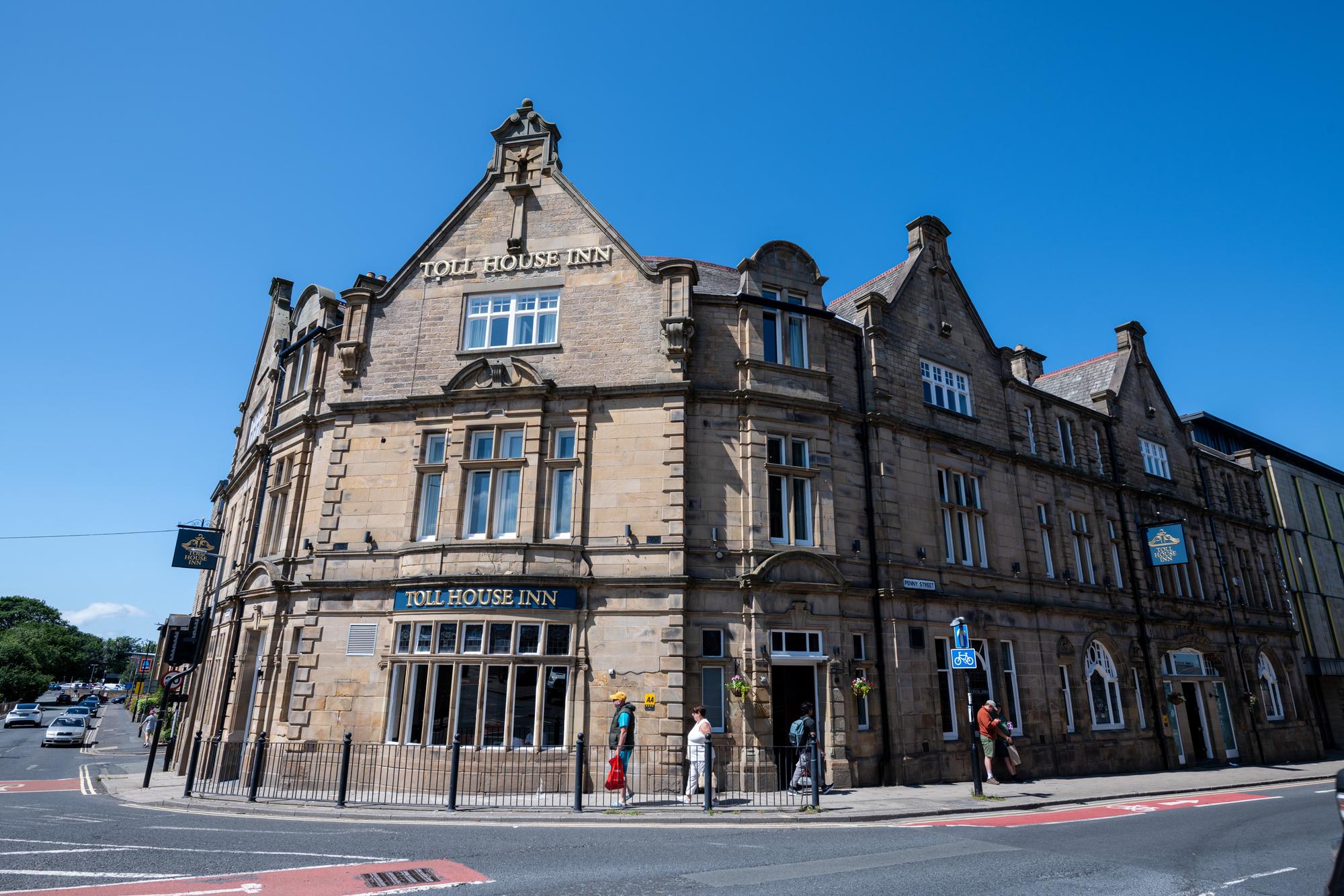 19 pictures as iconic and historic Lancashire pub reopens after luxury ...